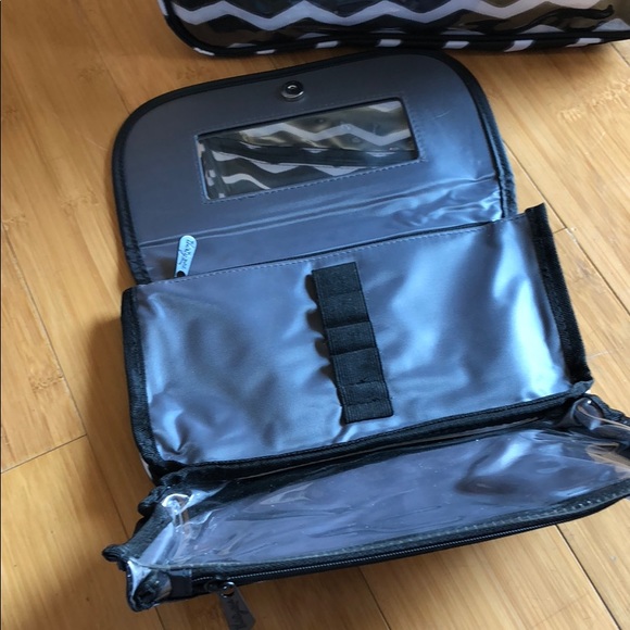 thirty-one | Bags | Nwot Thirtyone True Beauty Bag Set Black Chevron ...